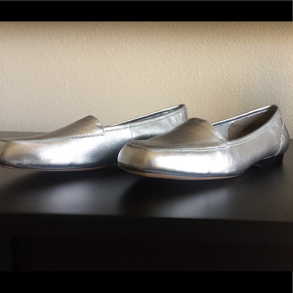 Array | Shoes | Silver Array Flats | Poshmark
